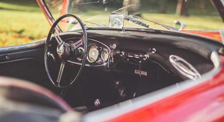 Cartis Classic Car | rent a classic car in France